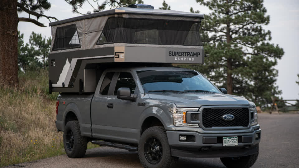 Flagship LT គឺជាផ្នែកមួយនៃរលកថ្មីរបស់អាមេរិកនៃ RVs និង Truck Campers ...