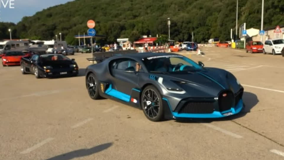 Bugatti Divo ត្រូវបានគេប្រទះឃើញលើដង់ផ្លុវ ដែលមានការឌីសាញជាលក្ខណះ Zombie ...