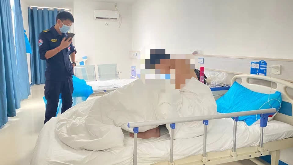 西港同胞急需转院，911紧急救援队出动护送至金边！ - TNAOT