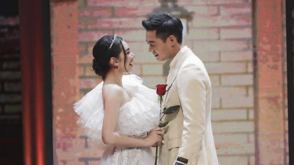 ជីវិតស្នេហារបស់ Weir និង Bella មុនពេលក្លាយជាមិត្តភាព - TNAOT