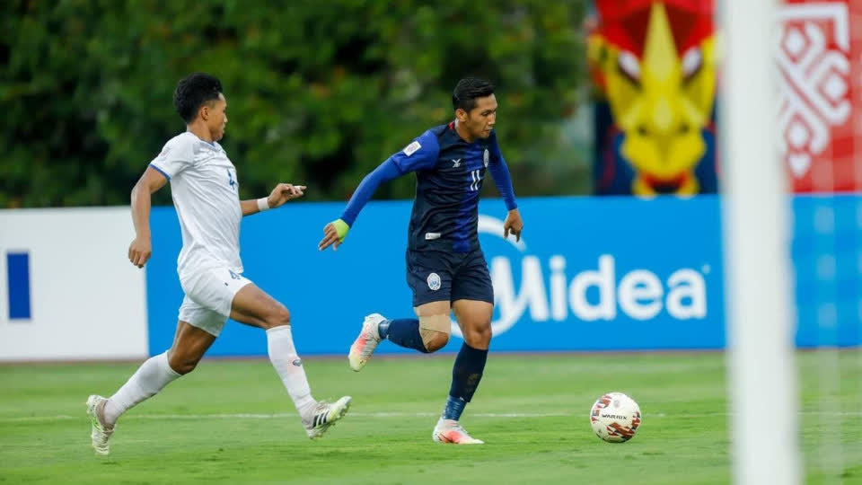 ក្រុមជម្រើសជាតិកម្ពុជា ទទួលបាន 3 ពិន្ទុដំបូង ក្រោយឈ្នះឡាវ 3-0 នៃពានរង្វាន់ AFF Suzuki Cup 2020 ...