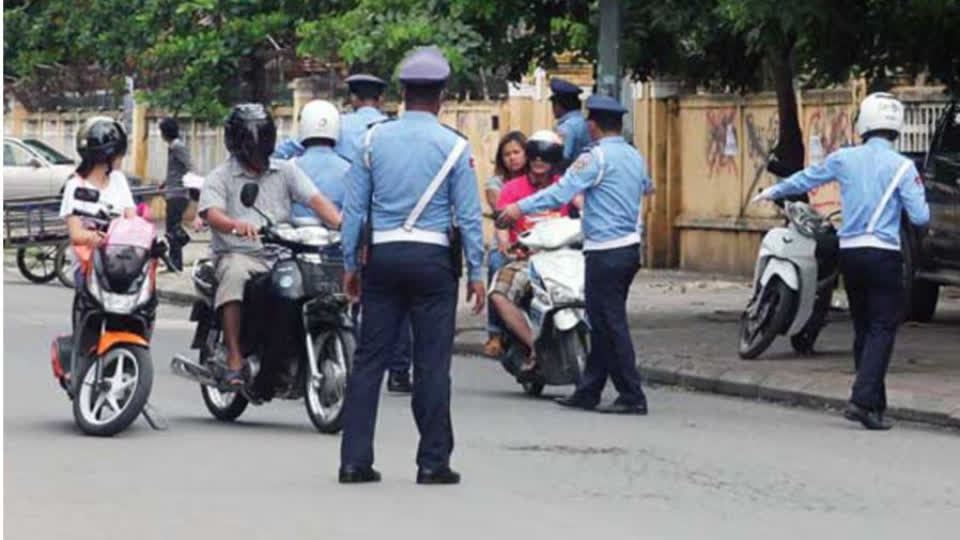 មិន ស្រាក ស្រាន្ត សោះ ! ជាង ៧០០ គ្រឿង យាន យន្ត ល្មើស ច្បាប់ ចរាចរណ៍ កាល ពី ម្សិល មិញ - TNAOT