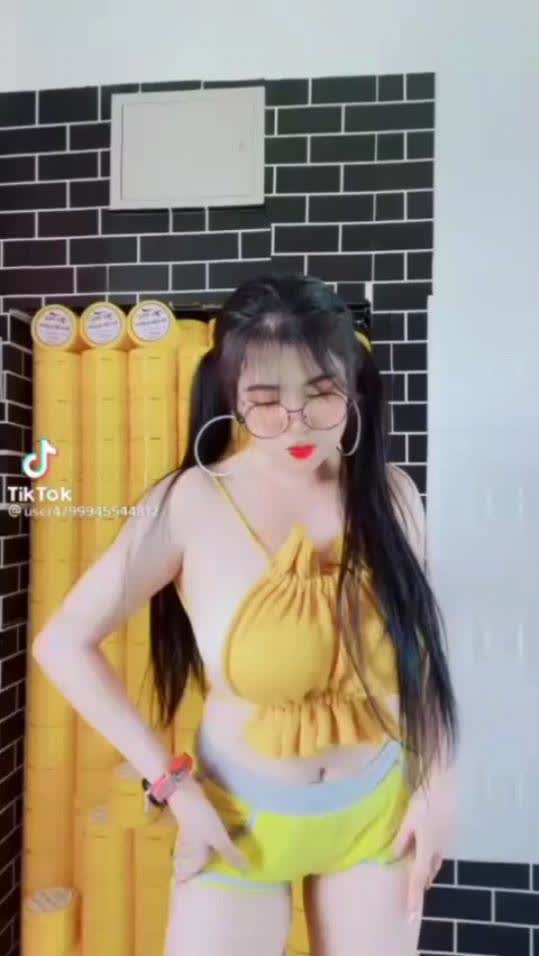 Cute girl Dance Tiktok Part 14 - TNAOT