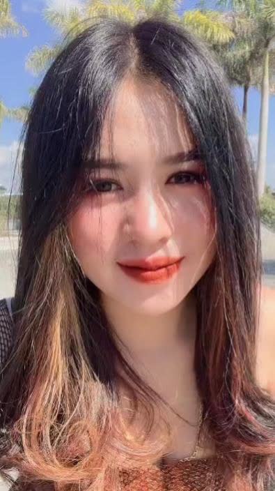 ស្រីស្អាតក្នុងតិតុក #01 - TNAOT