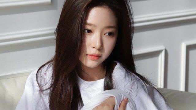 តារាចម្រៀងស្រី នាង Kim Min Ju ធ្វើតេស្តិ៍វិជ្ជមានមេរោគ COVID-19 - TNAOT