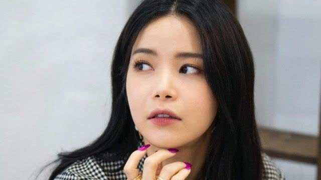 តារាចម្រៀងនាង Solar សមាជិក MAMAMOO ធ្វើតេស្តិ៍វិជ្ជមាន មេរោគ COVID-19 - TNAOT