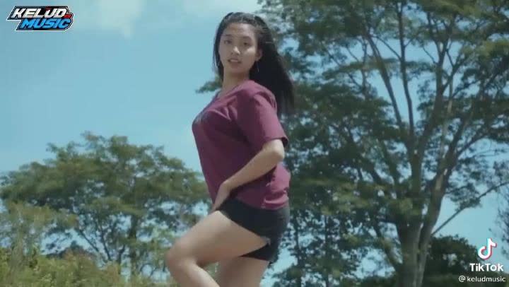 ស្រីស្អាតរាំញ៉ាក់សារហាវណាស់ - TNAOT