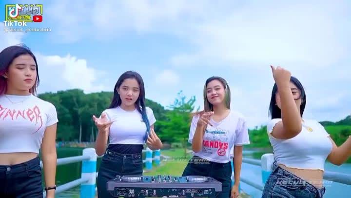 មួយនេះរាំសុទ្ធតែស្រីស្អាតតែម្តង - TNAOT