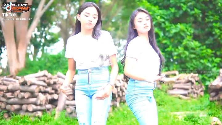 ស្រីស្អាតទាំងពីររាំឡូយ - TNAOT