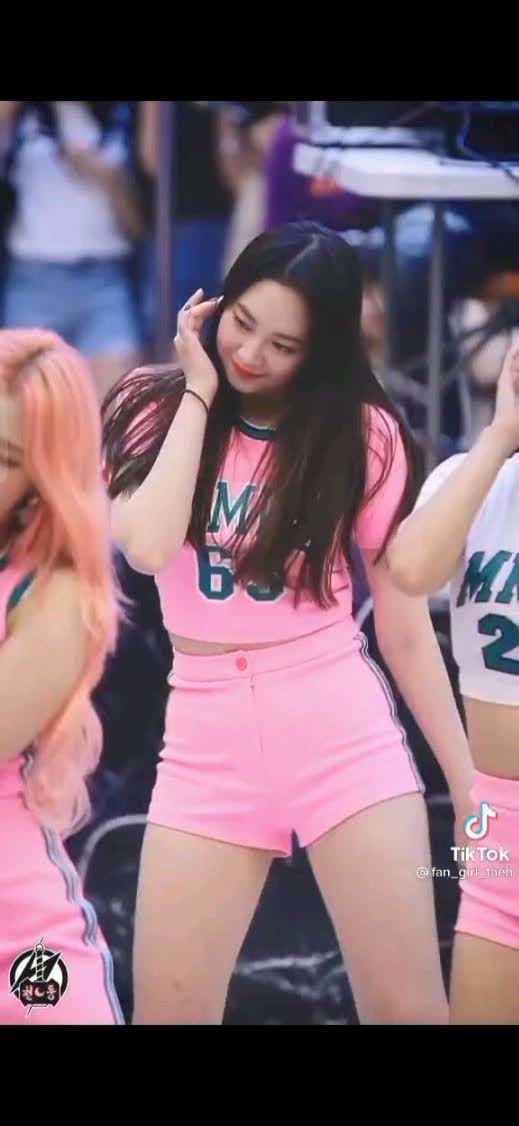 ស្រីស្អាតរាំញ៉ែកំលោះក្មេងអយុ9ឆ្នាំសូមបងៗឡាចមេដៃផង - TNAOT