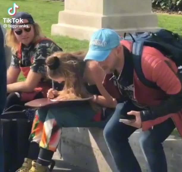 prank ផោននៅសាធារណៈ - TNAOT