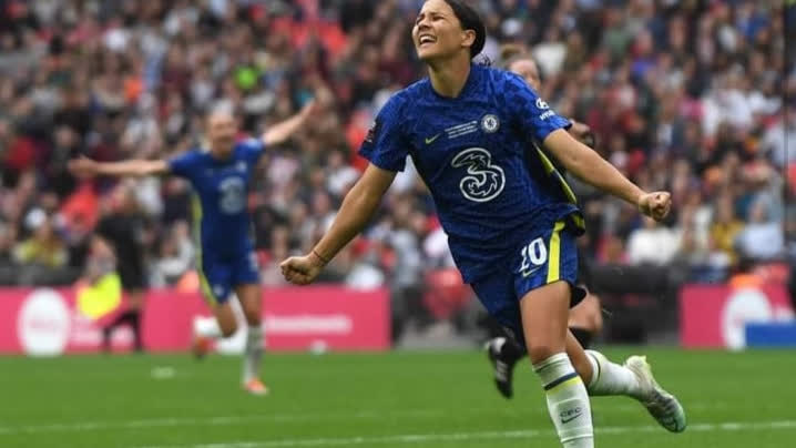 ពាន FA Cup របស់ក្រុមស្រ្តីក្នុងប្រទេសអង់គ្លេសរកម្ចាស់ជើងឯកឃើញហើយកាលពីយប់មិញ - TNAOT