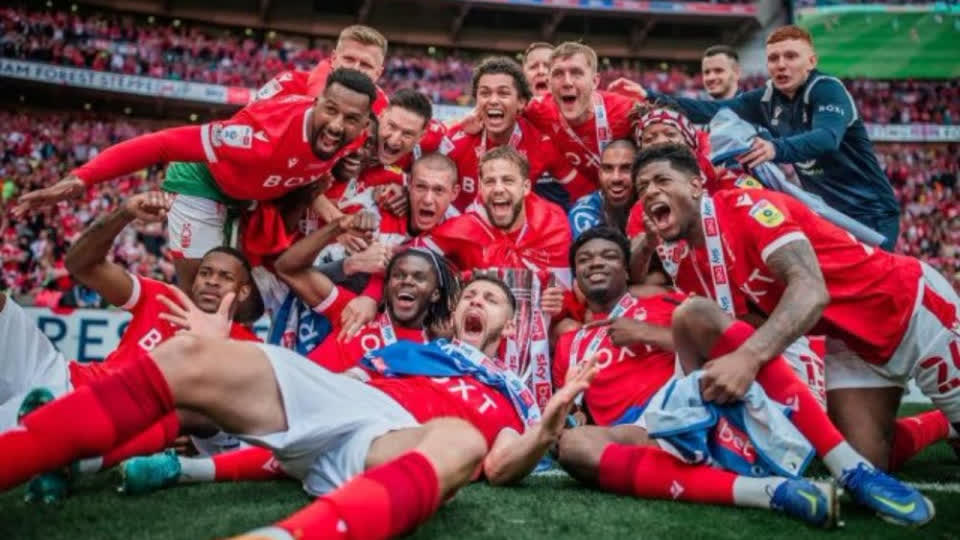 អតីតជើងឯកអឺរ៉ុបពីរលើក Nottingham Forest ឡើងមកកាន់ Premier League ក្រោយរង់ចាំ២៣ឆ្នាំ - TNAOT