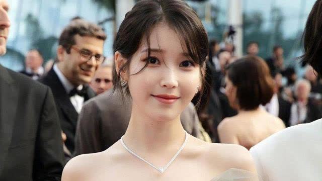 តារាចម្រៀងដ៏ល្បីនាង IU ប្រគល់ជូនកាដូពិសេស សម្រាប់អ្នកគាំទ្ររបស់នាង - TNAOT