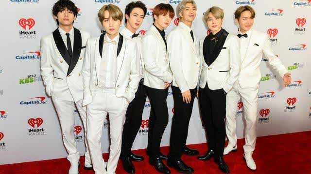 BTS របស់ K-pop ចេញអាល់ប៊ុមថ្មី Proof ធ្វើឲ្យកក្រើក នៅទីក្រុងញូវយ៉ក និងឡូសអេនជឺលេស - TNAOT